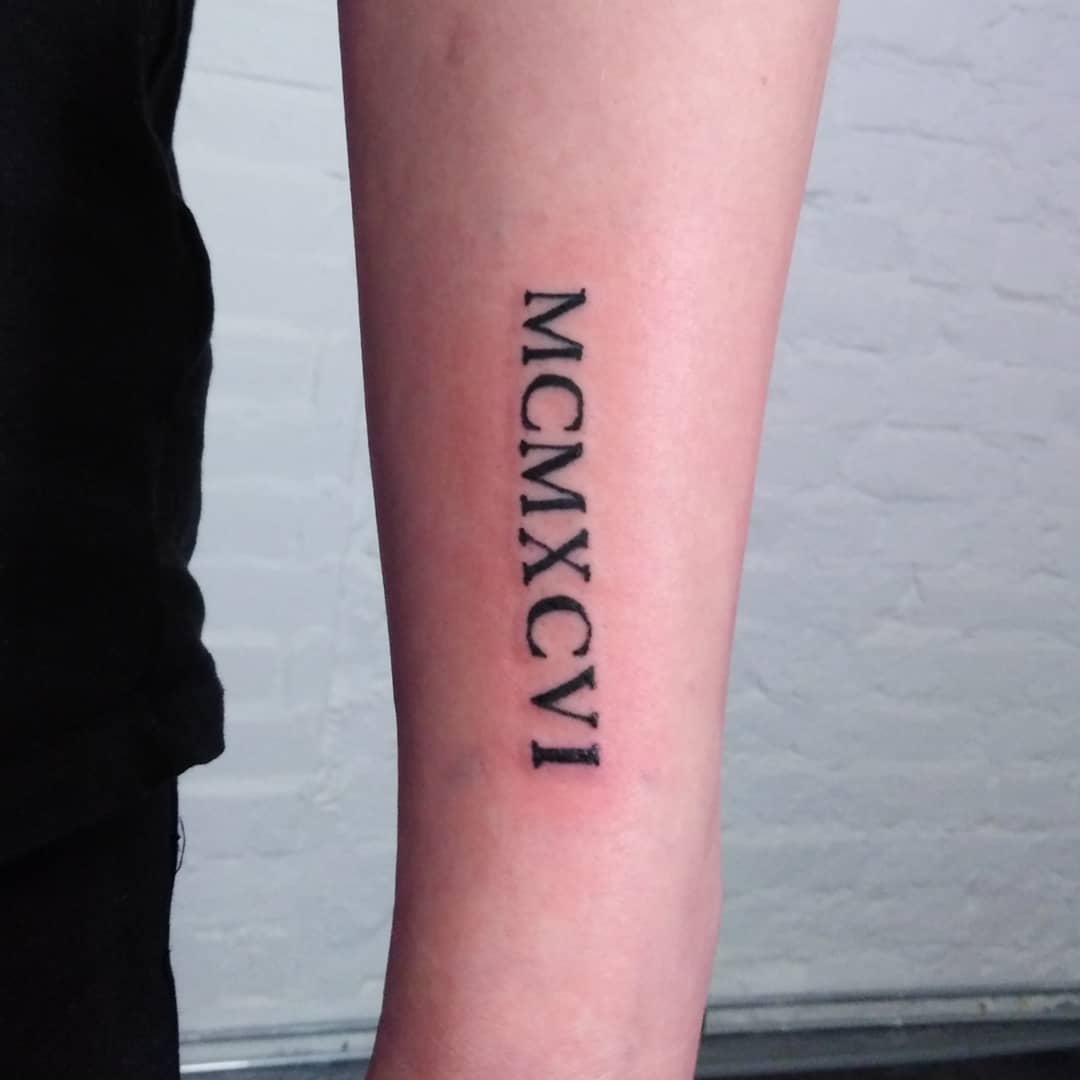 Embrace Simplicity: The Ultimate Guide to Minimalist Tattoos - Weekly ...