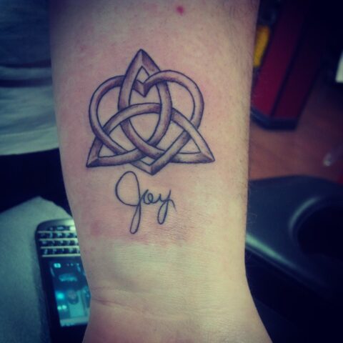 70 hand tattoo ideas - Weekly Tattoo