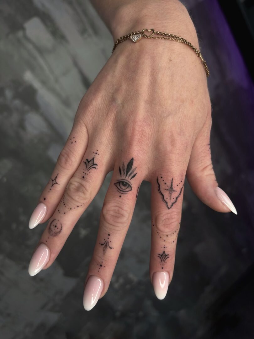 Finger Tattoo Ideas That Make a Big Statement in a Small Space - Weekly ...