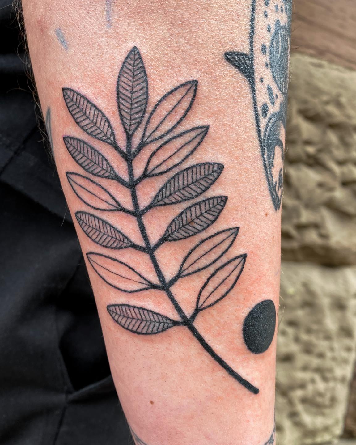 How to Choose the Right Tattoo Artist for You - Weekly Tattoo